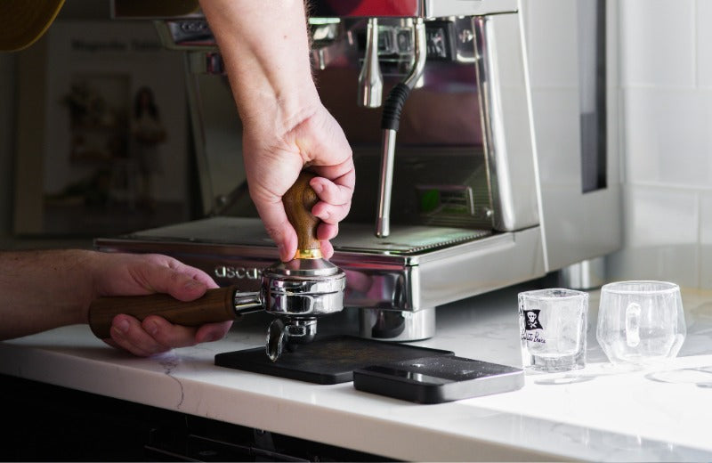 How to Tamp Espresso [+How to Hold]